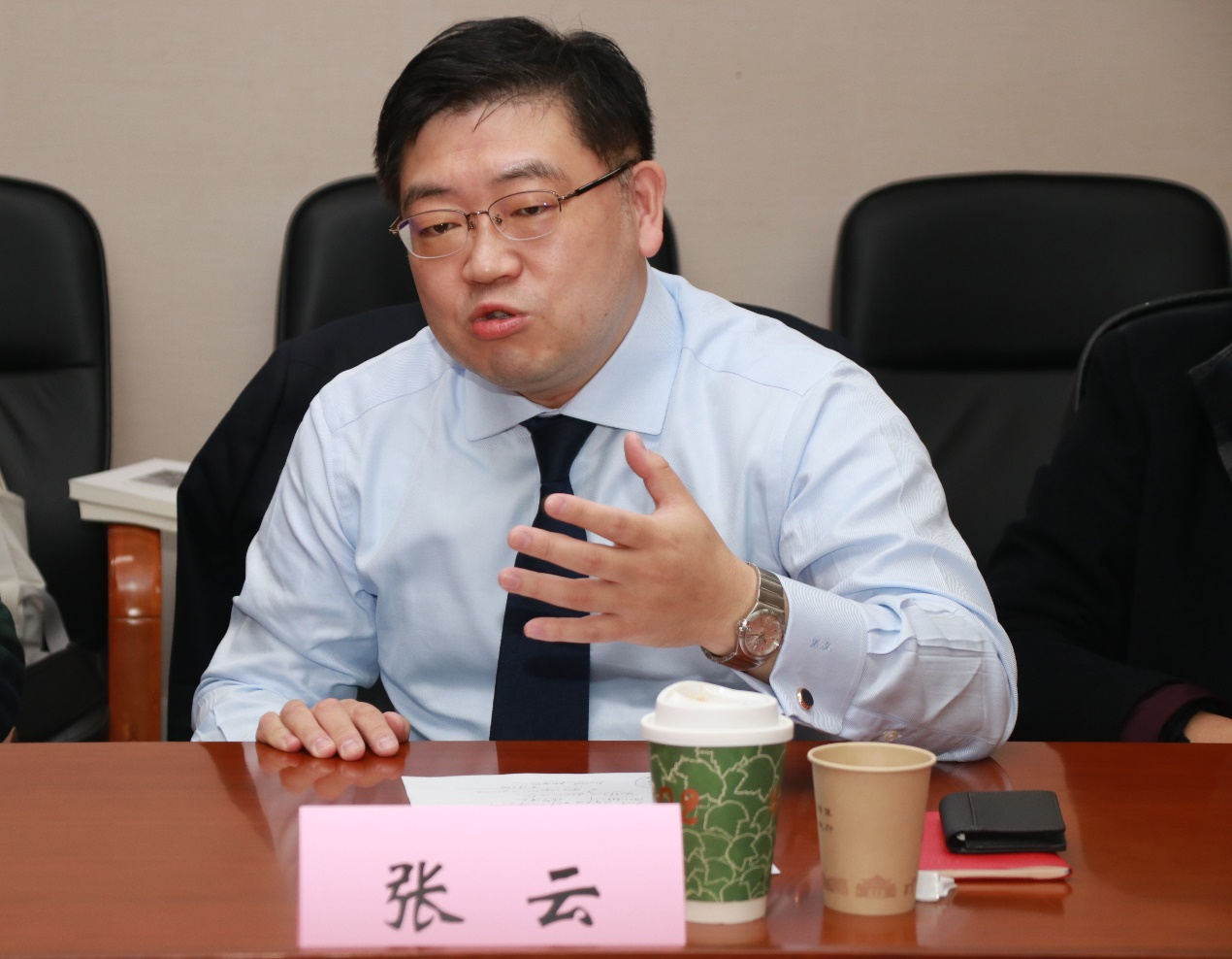 侵华日军南京大屠杀遇难同胞纪念馆馆长周峰一行访问我院